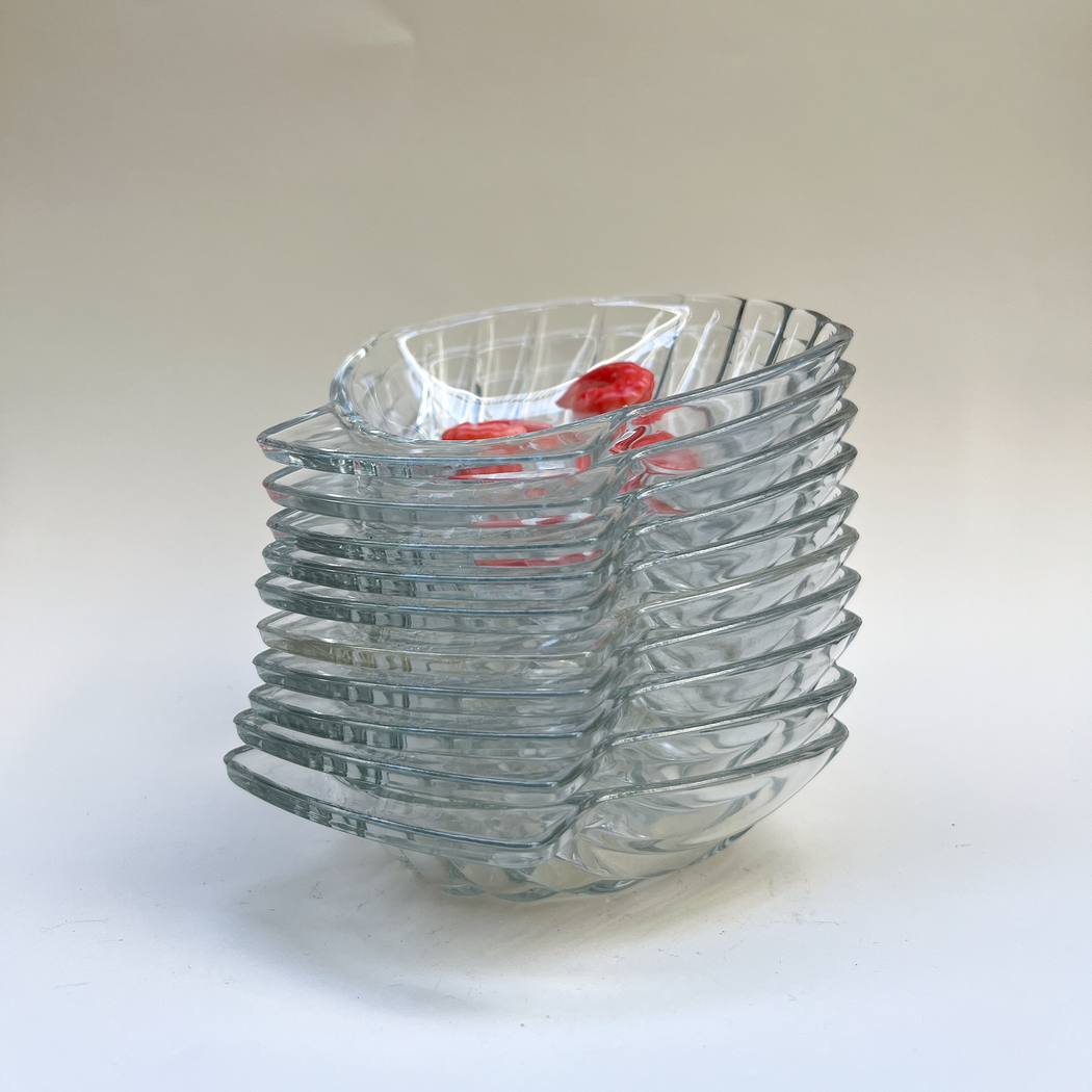 Pyrex Shell Dishes – The Hall
